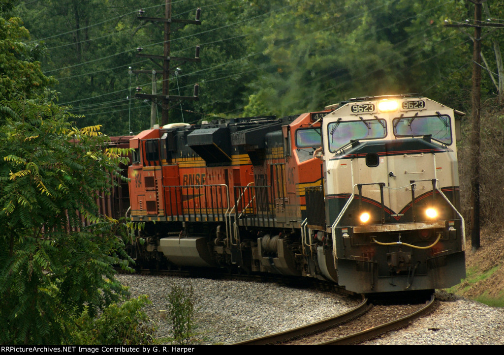 BNSF trio brings K081?? west